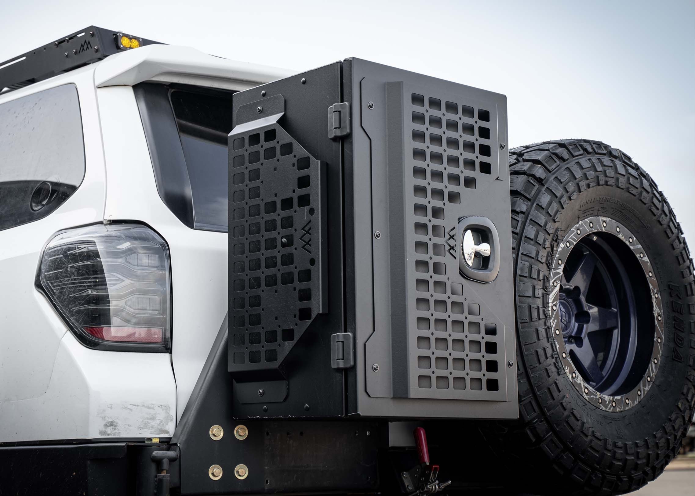 Universal Overland Storage Box (19x28x15) – Super Overland Outfitters